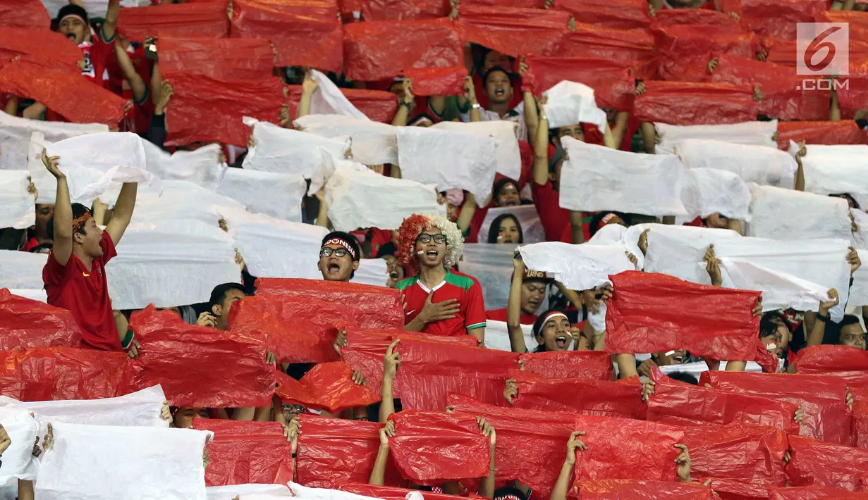 FOTO: Suporter Indonesia Merah-Putihkan Stadion Patriot Candrabhaga ...