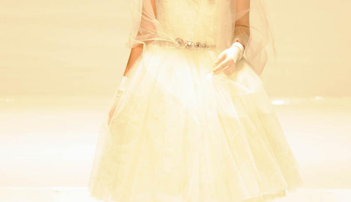 Wedding Gown by Adjie Notonegoro V - Photo Fimela.com