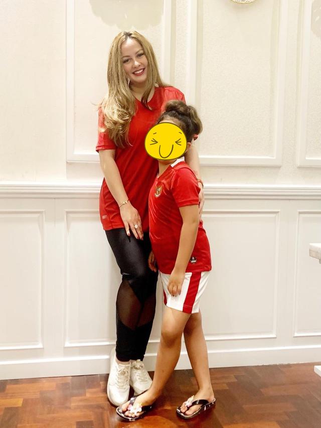 6 Potret Terbaru Jovanka Mardova 'Jin dan Jun', Awet Muda di Usia 42 ...