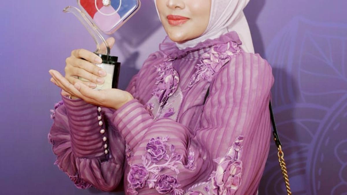 Bersama Tissa Biani, dr Ayu Widyaningrum Raih Penghargaan Lifestyle ...