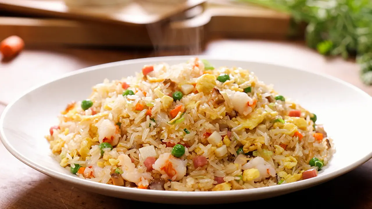 Ini Resep Praktis Nasi Goreng Putih dari Hongkong, Yuk Bikin! - Jateng ...