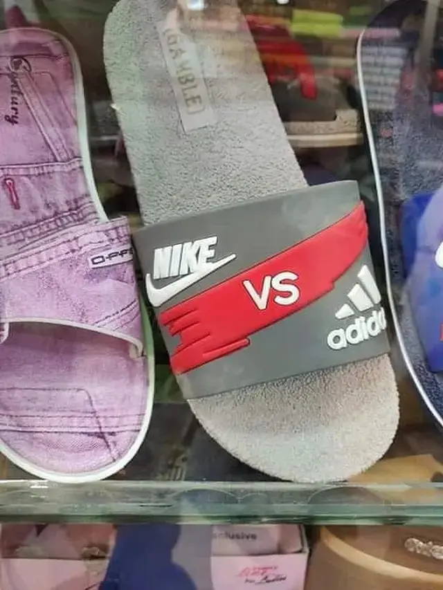 8 Potret Merek Sandal Ini Nyeleneh Banget, Bikin Heran - Hot Liputan6.com