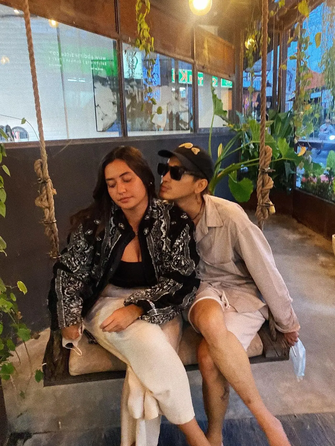 6 Momen Kedekatan Bio One dengan Mutiara Hazle, Curi Perhatian - Hot ...