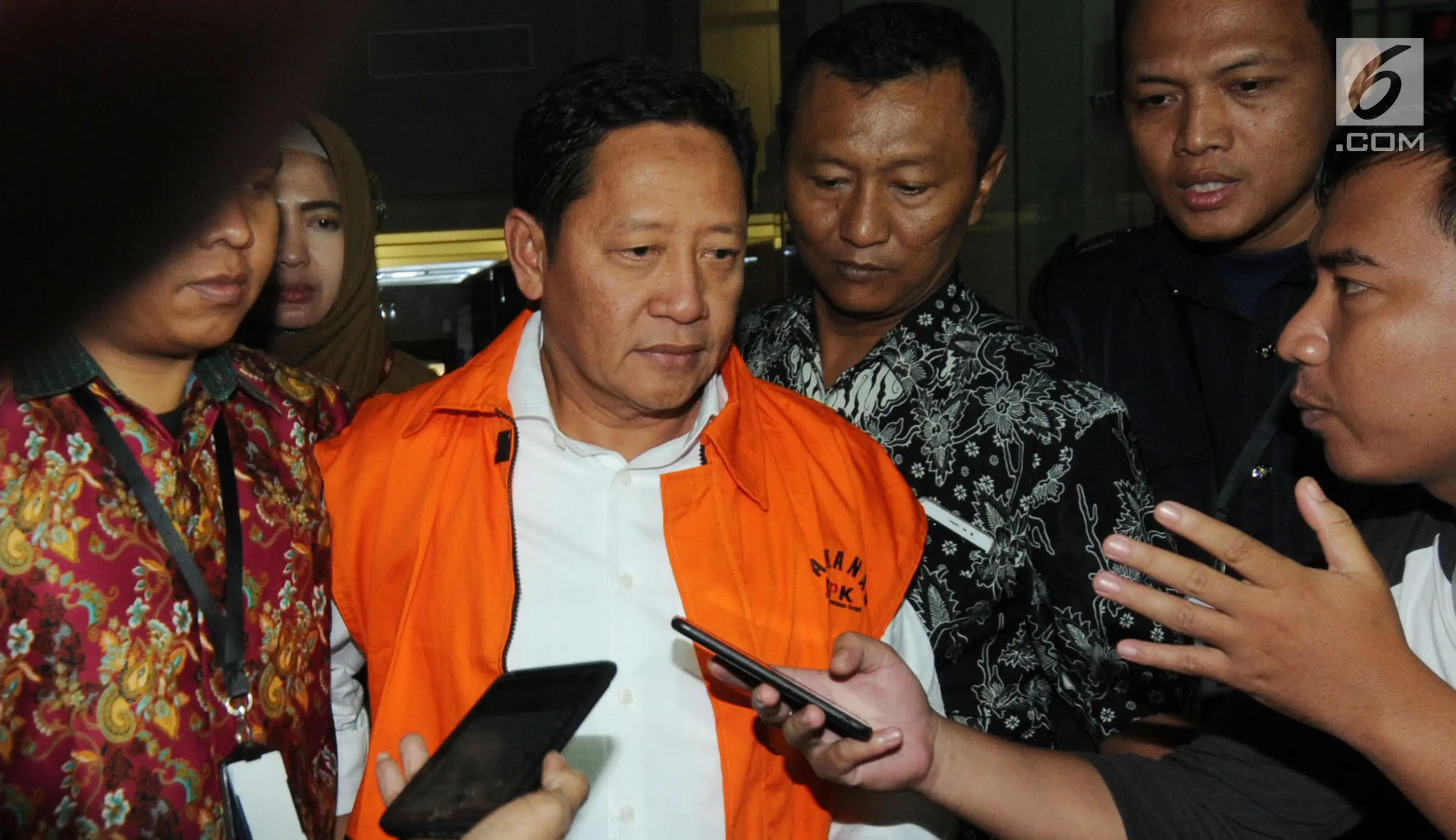 FOTO: Kenakan Rompi KPK, Cagub Maluku Utara Terpilih Hasil Quick Count ...