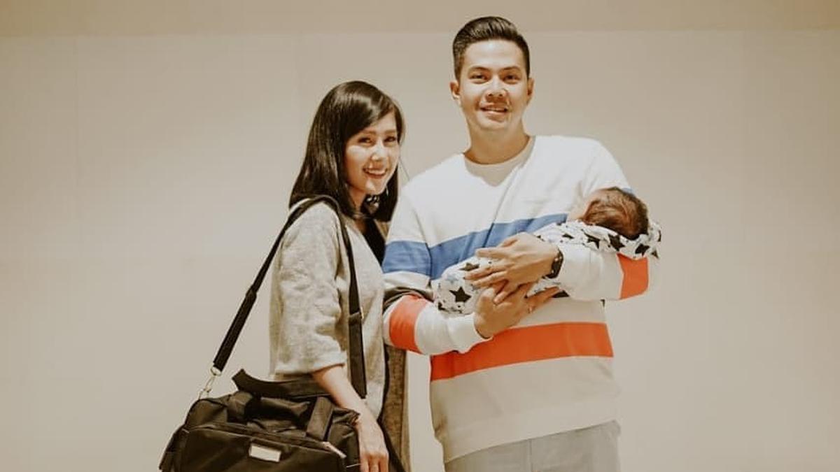 Selamat, Ardina Rasti dan Arie Andika Dikaruniai Anak Kedua - Entertainment Fimela.com