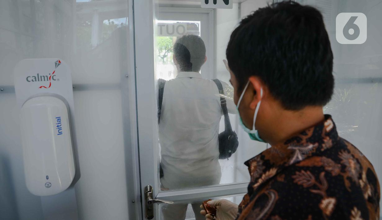 FOTO: Menhub Positif Corona, Istana Pasang Ruang Disinfeksi di Pintu ...