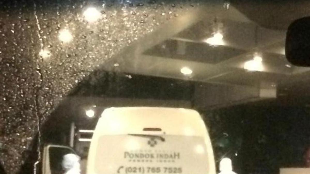 Kata RS Sulianti Saroso soal Foto Viral Petugas Medis Berpakaian ...