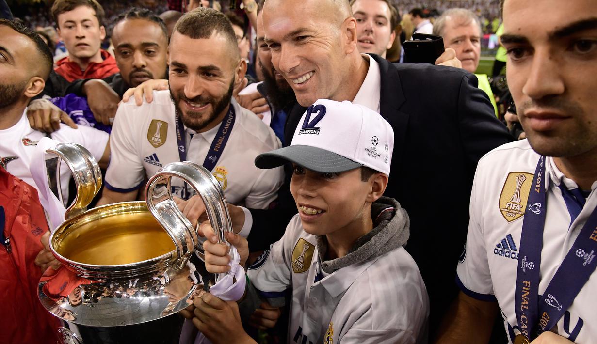 Momen Pemain Real Madrid Angkat Trofi Liga Champion - Foto Liputan6.com