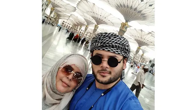 7 Momen Kebersamaan Ridho Rhoma dengan Ibunya yang Jarang Terekspos ...