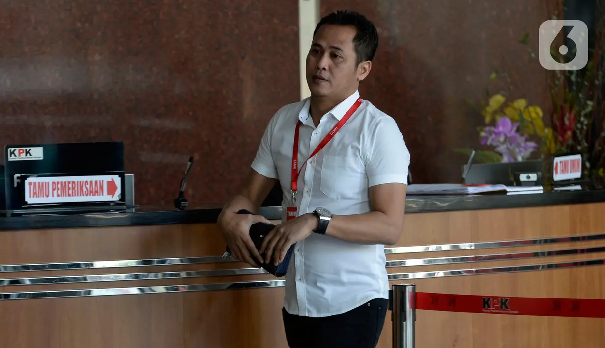 FOTO: KPK Panggil Advokat PDIP Donny Tri Istiqomah di Kasus Suap ...