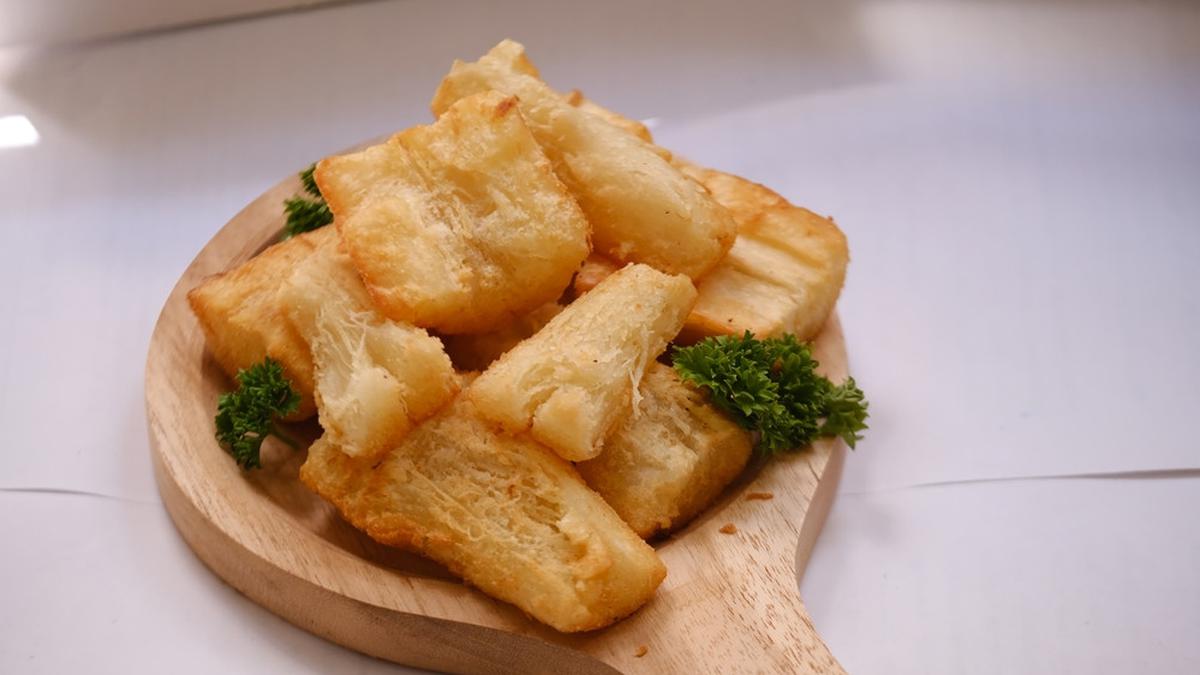 Tips Membuat Singkong Goreng Anti Gagal, Empuk di Dalam Renyah di Luar - Food Fimela.com
