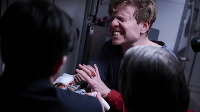 6 Karakter Penting Film No Way Up, Tragedi Pesawat Jatuh ke Laut Lepas ...