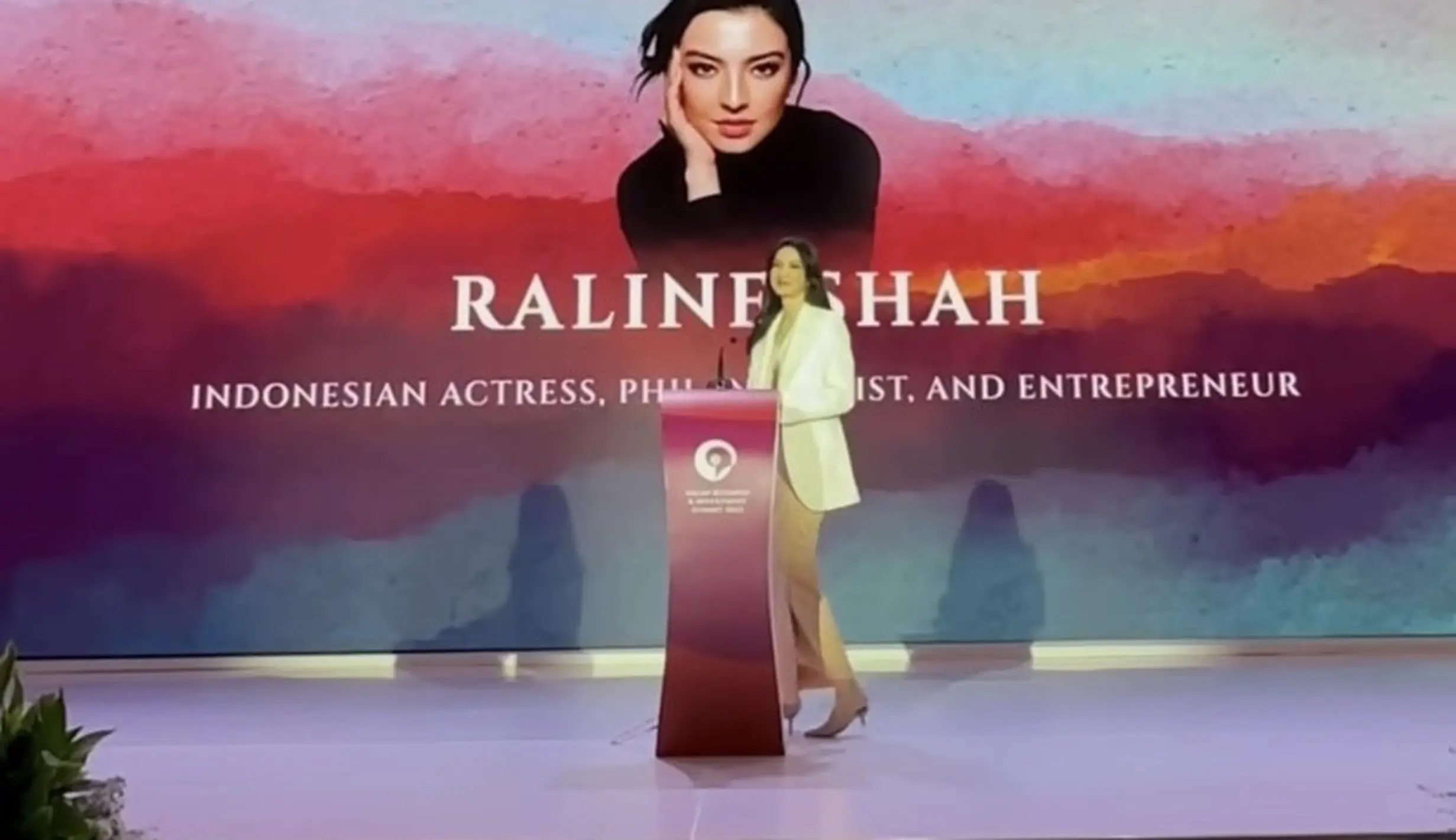 6 Adu Gaya Elegan Maudy Ayunda, Raline Shah, dan Puteri Indonesia 2022 ...