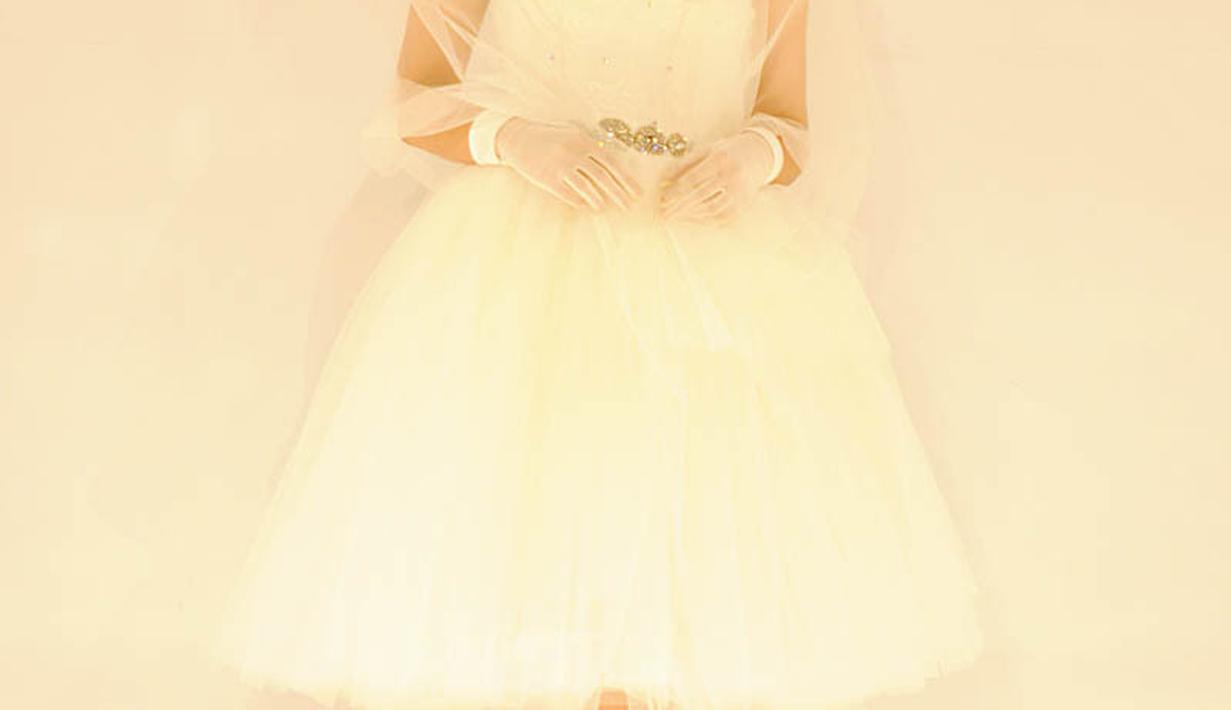 Wedding Gown by Adjie Notonegoro V - Photo Fimela.com