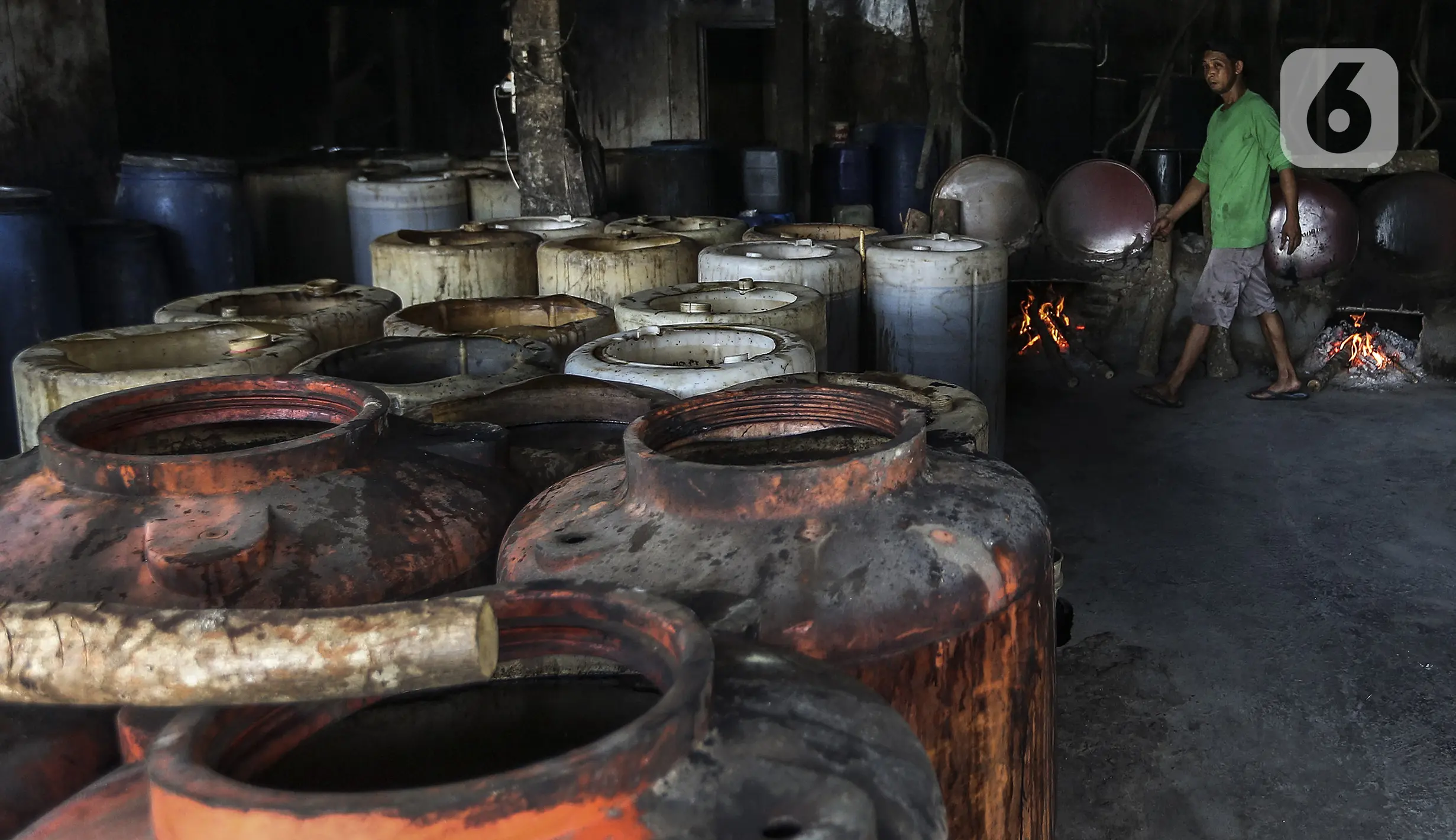 FOTO: Mengintip Pembuatan Alkohol Tradisional Ciu Bekonang - Foto ...