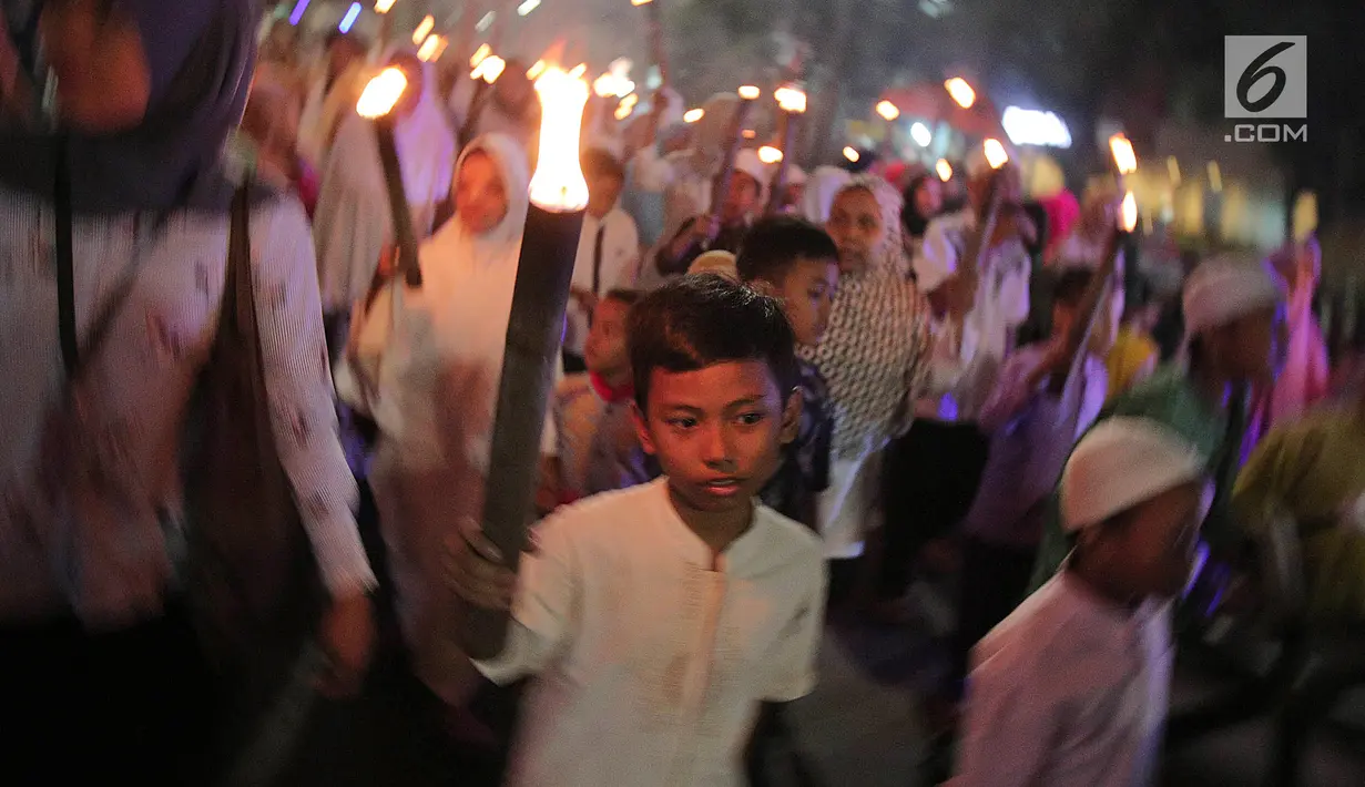 PHOTO: Kemeriahan Pawai Obor Sambut Tahun Baru Islam 1439 H - Foto ...