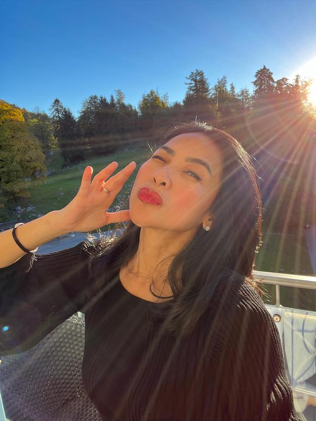 8 Fakta Feni Rose, Bercerai Diam-Diam dan Makin Bahagia dengan ...