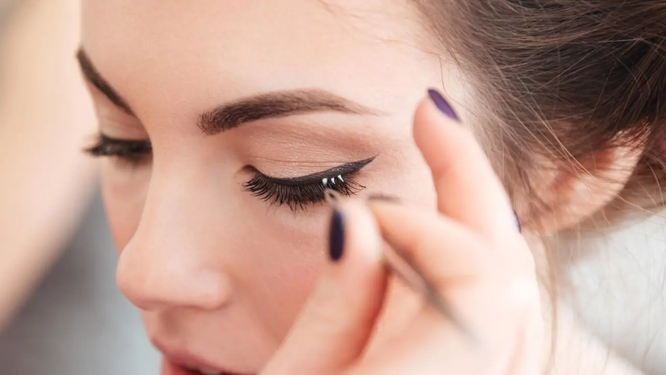 7 Cara Memanjangkan dan Menebalkan Bulu Mata dengan Alami