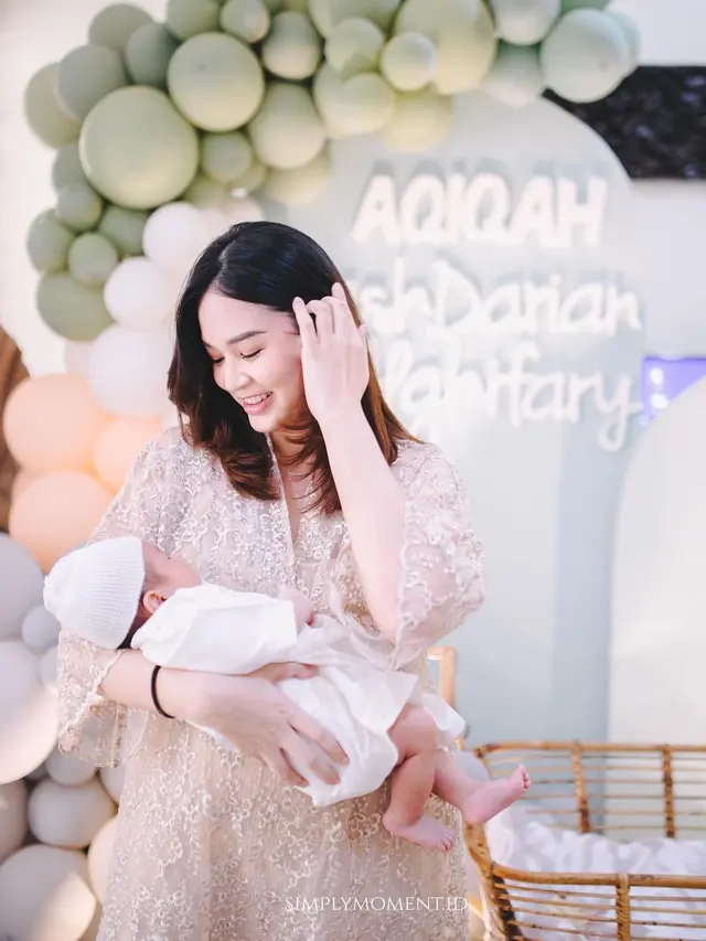 7 Potret Aqiqah Anak Faradilla Yoshi dan Bryan McKenzie, Curi Perhatian - Hot Liputan6.com