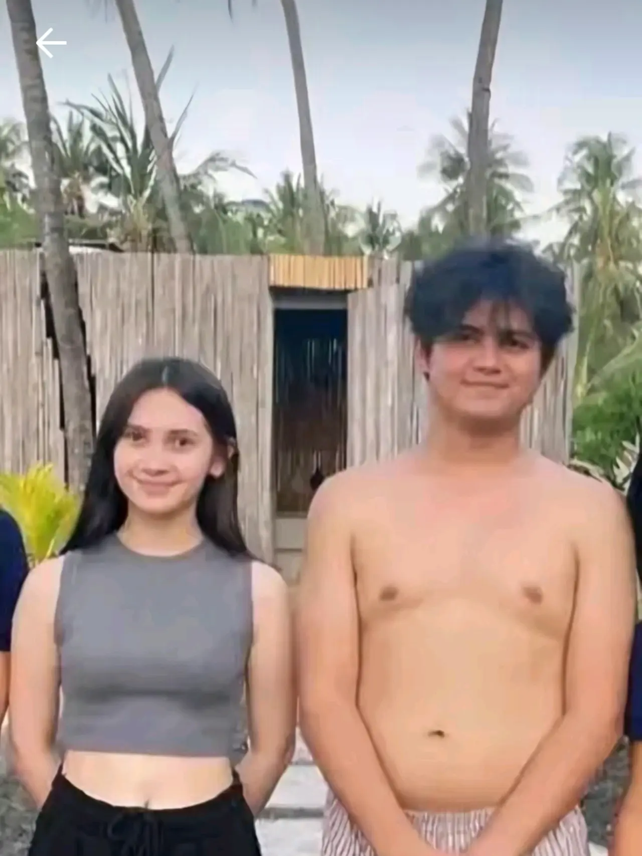 7 Potret Aliando dan Richelle Adik Sandrina Michelle Liburan ke Bali, Romantis - Hot Liputan6.com