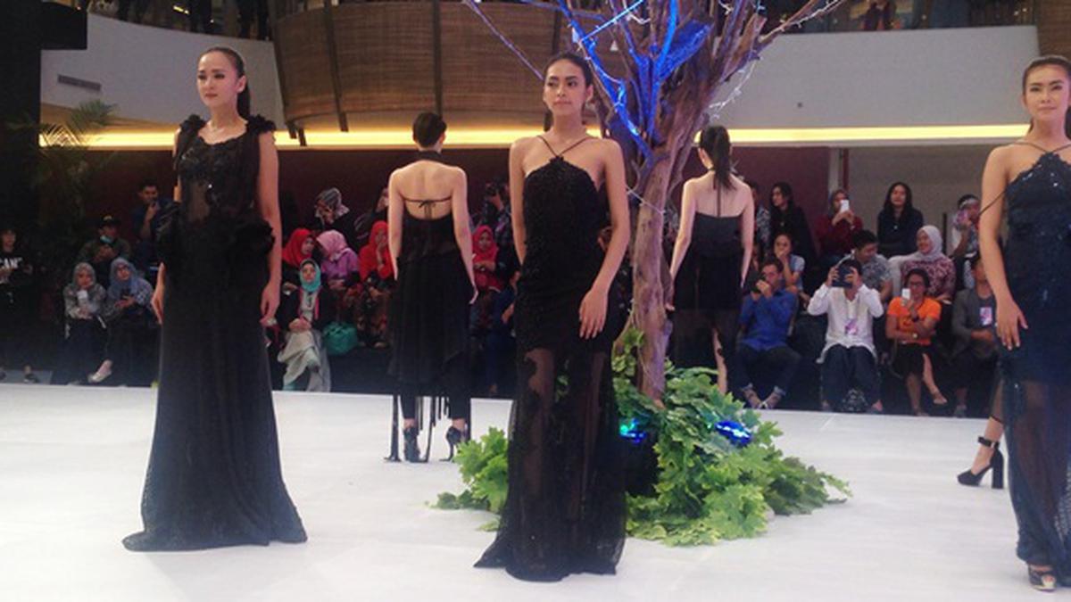 Indahnya Koleksi Gaun Malam 'Black Label' dari Ali Charisma