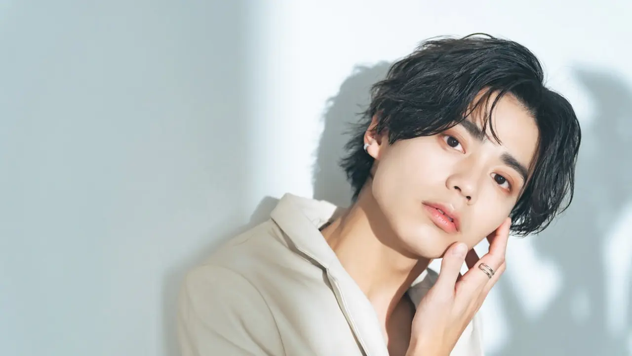 7 Gaya Rambut Comma Hair yang Bikin Wajah Tampil Fresh dan Menarik