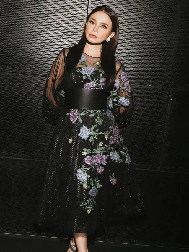 8 Inspirasi Model Dress Hitam ala Rossa, Menawan di Setiap Kesempatan ...