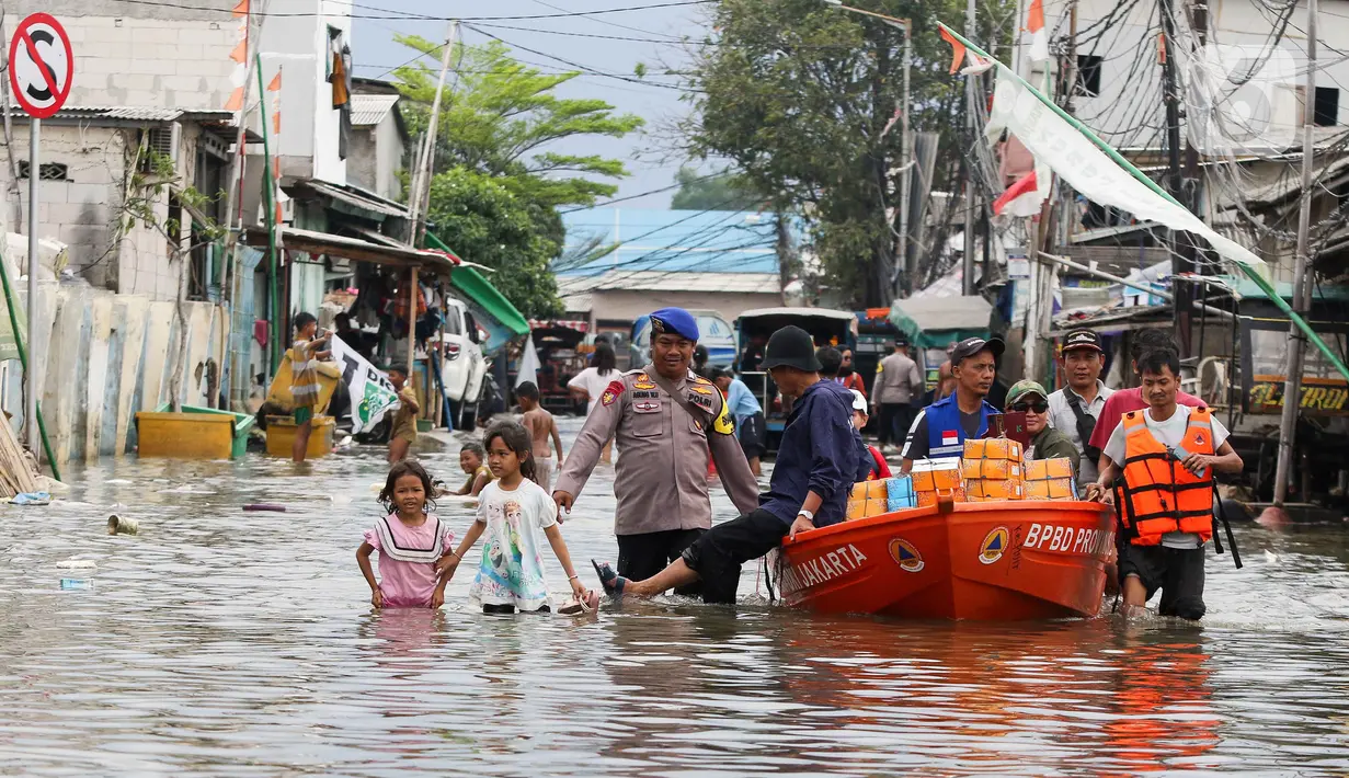 Banjir Rob, Enam RT dan Dua Ruas Jalan di Jakarta Utara Terendam Air - Foto Liputan6.com