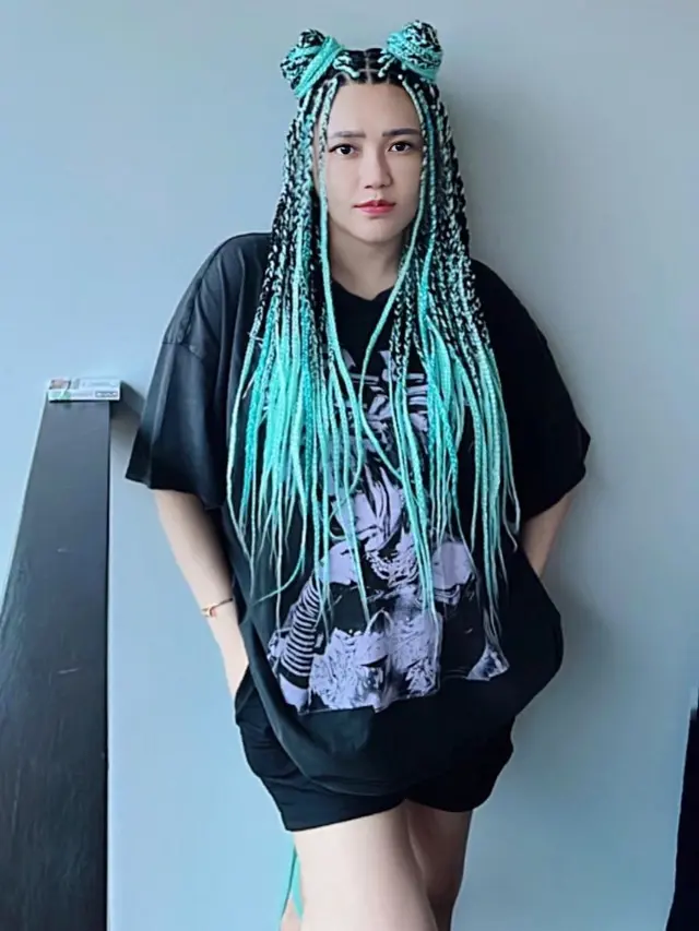 6 Potret Via Vallen dengan Rambut Cornrow, Bikin Pangling - Hot ...