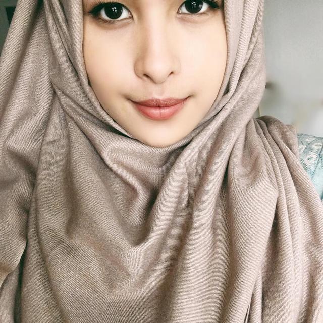 5 Potret Cantik Maudy Ayunda dalam Balutan Hijab, Istri Jesse Choi Ini Tetap Anggun - Islami ...