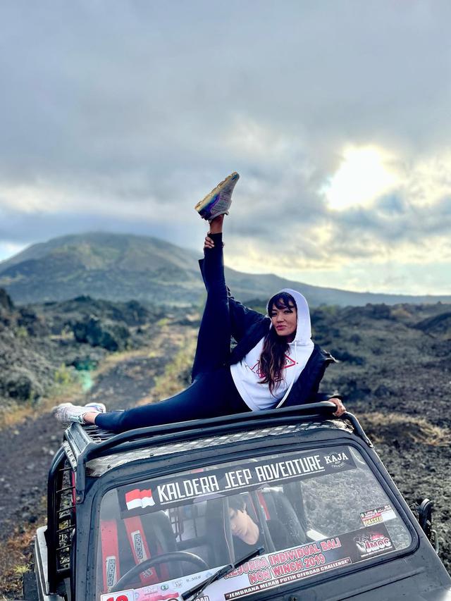 7 Momen Liburan Shanty Paredes di Bali, Nikmati Sunrise di Gunung Batur