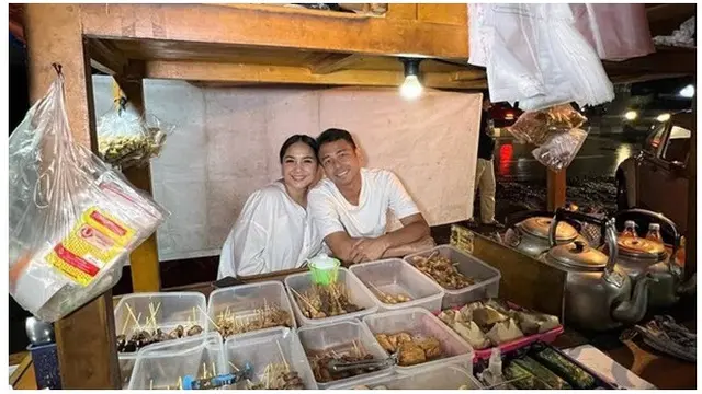6 Potret Raffi Ahmad dan Nagita Slavina Dinner Sederhana di Angkringan - Hot Liputan6.com