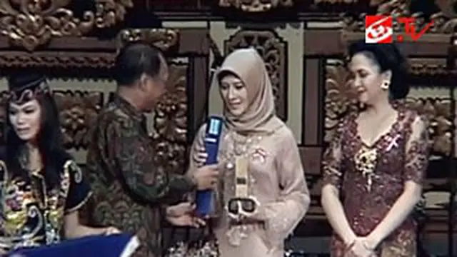 Hari Musik, Elfa Secioria Mendapat Penghargaan - ShowBiz Liputan6.com