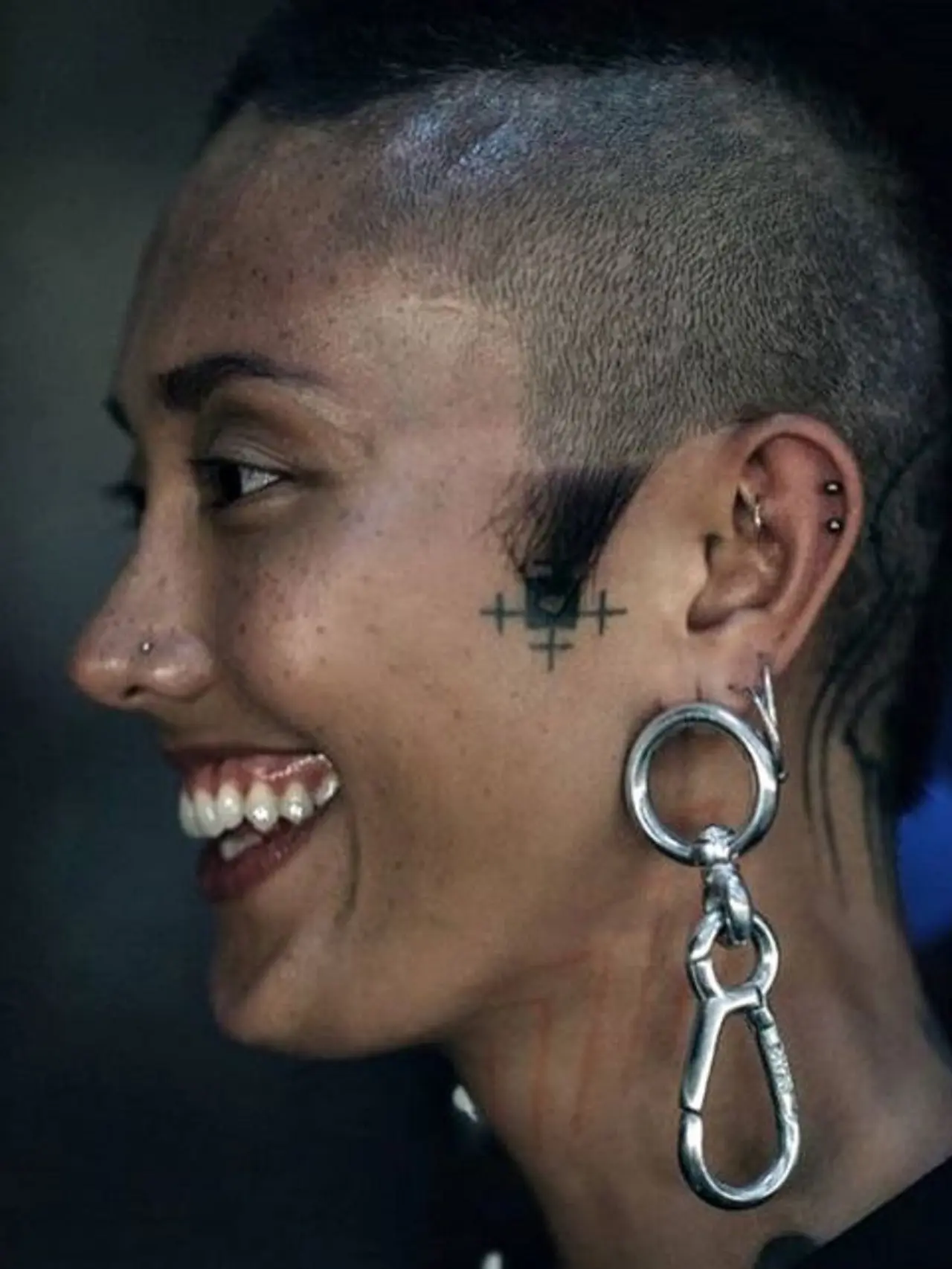 Penampilan Baru Fahrani, Pakai Anting Carabiner dan Bertato Bhinneka ...