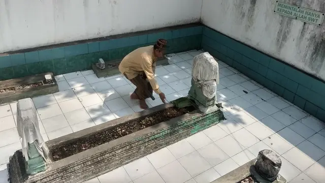 Kisah Mbah Srimpet dan Khasiat Air Kijing di Makam - Regional Liputan6.com