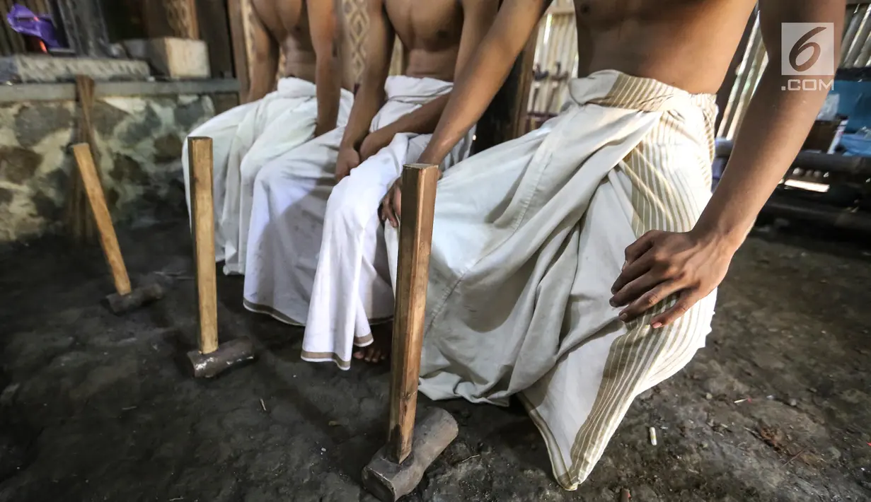 FOTO: Cara Empu dan Panjak Membuat Keris di Banyumas - Foto Liputan6.com