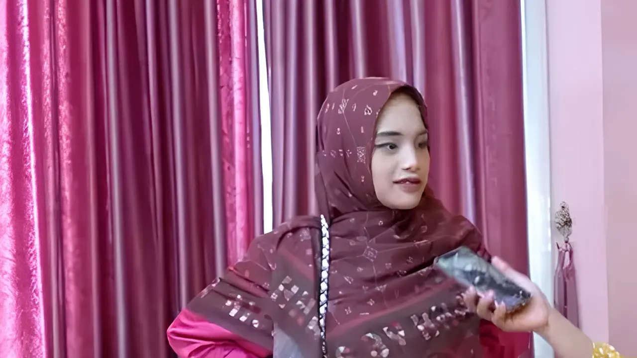 7 Potret Terbaru Jeje Slebew Sudah Mualaf, Ngaku Punya Kekasih Seiman - Hot Liputan6.com