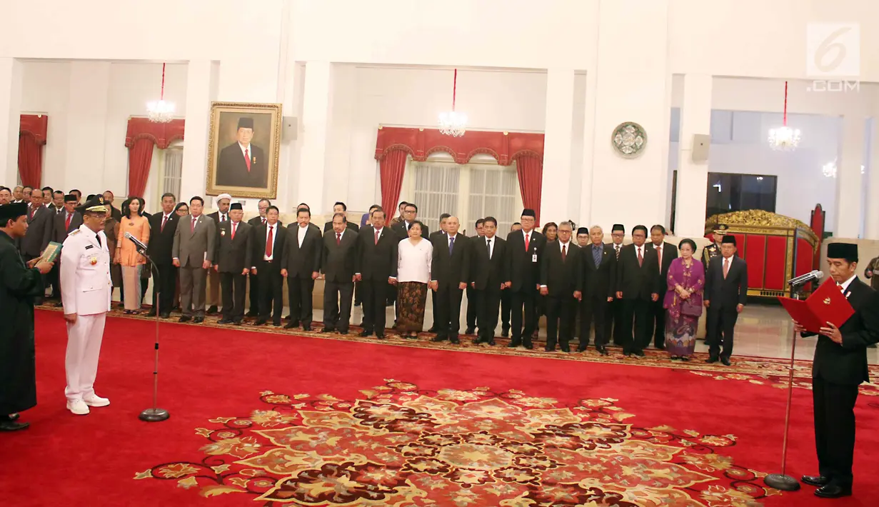 Dilantik Presiden Jokowi, Djarot Resmi Jabat Gubernur DKI Jakarta ...