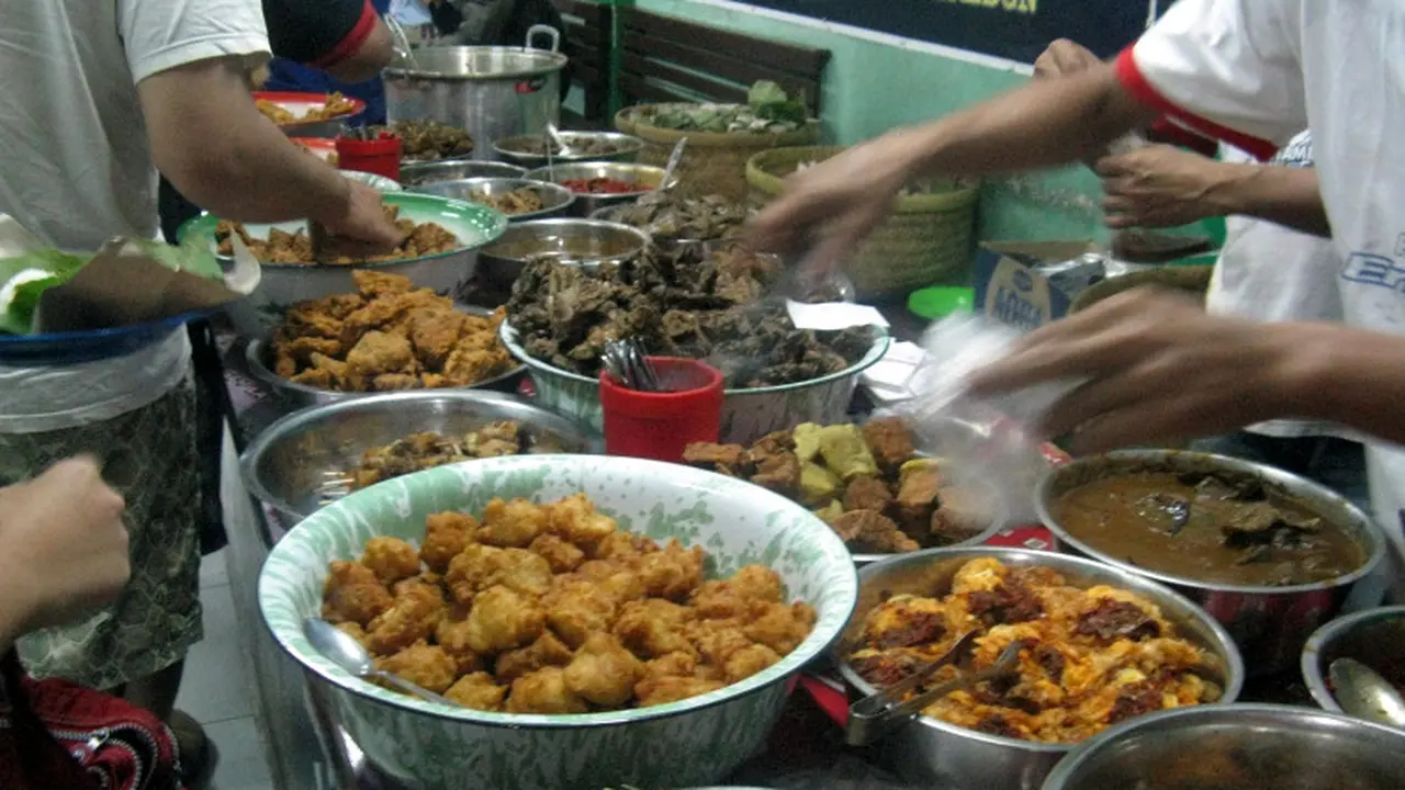 Mengenal Nasi Jamblang Ibu Nur, Kuliner Hits di Cirebon Wajib Dicoba ...