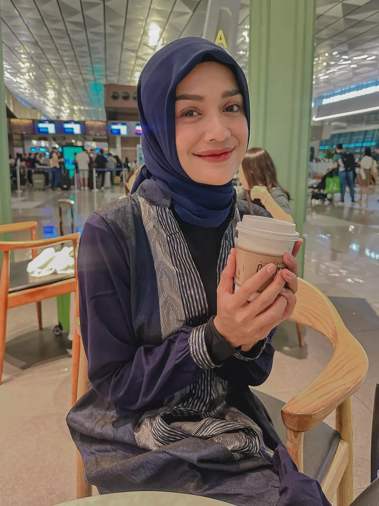 Bikin Pangling, Ini 7 Momen Andi Annisa Jalani Umrah di Bulan Ramadhan - Hot Liputan6.com