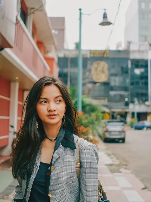 6 Pesona Sabrina Anggraini, dari Puteri Indonesia hingga Host Acara ...