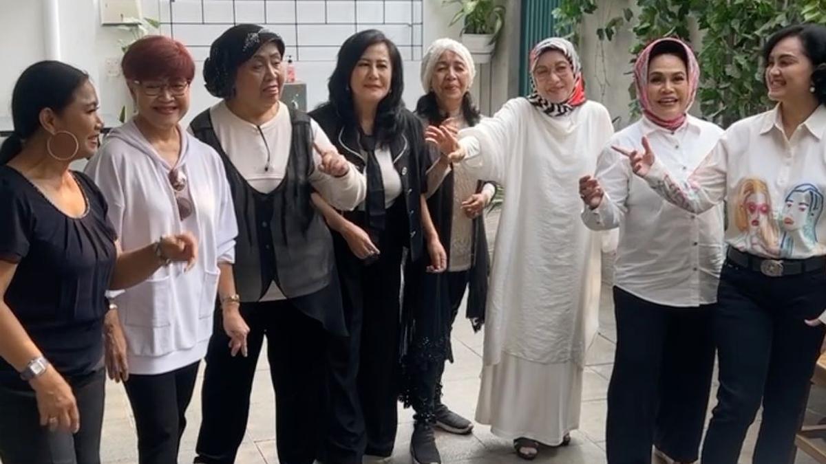 10 Potret Artis Populer 70-an Reuni, Paling Muda 58 Tahun, Ada Hetty ...