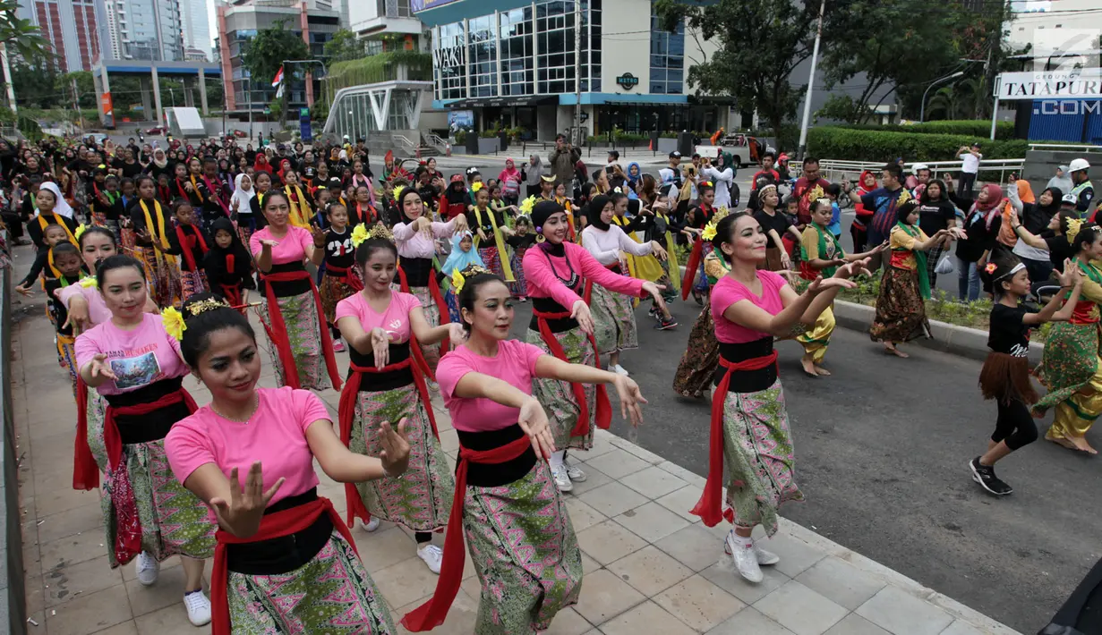 FOTO: Tari Massal Sambut MRT Jakarta Meriahkan Car Free Day - Foto ...