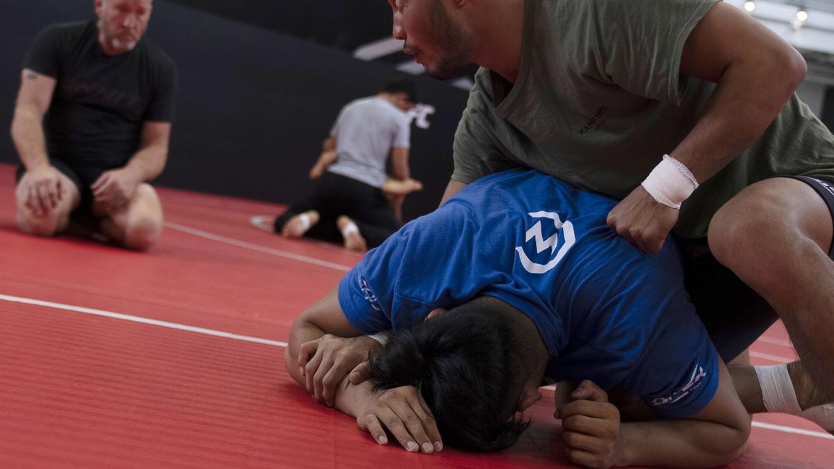 Diikuti 4 Petarung Indonesia, Simak Panduan Lengkap Road to UFC Season ...