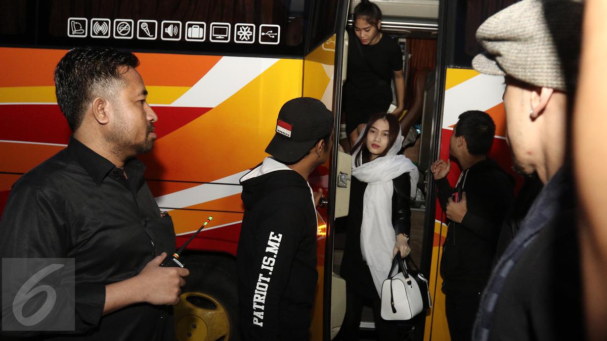 Seluruh Member JKT48 Melayat Inao Jiro