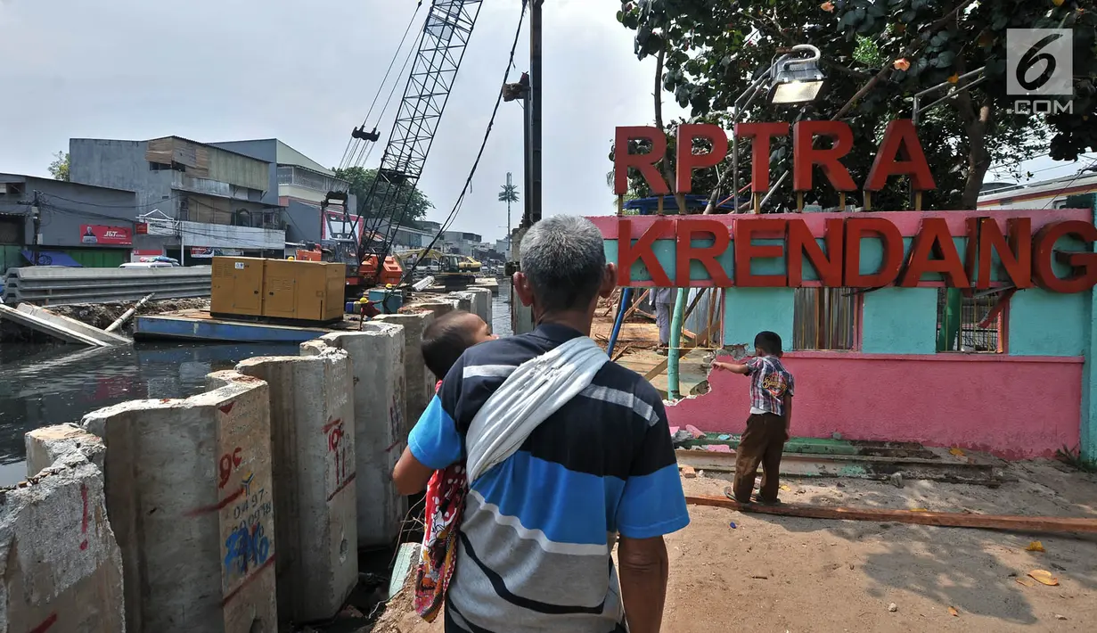 FOTO: Imbas Pembangunan Turap, RPTRA Krendang Ditutup Sementara - Foto ...