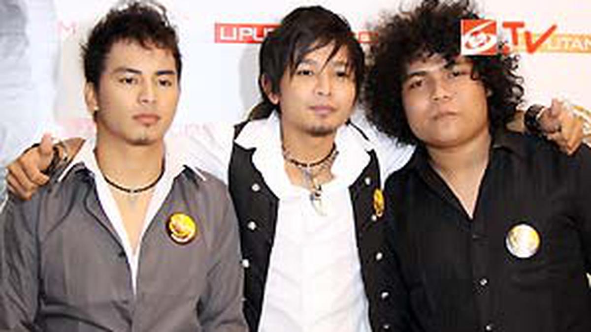 Zivilia Berfoto di Depan Gerai Liputan6.com - ShowBiz Liputan6.com