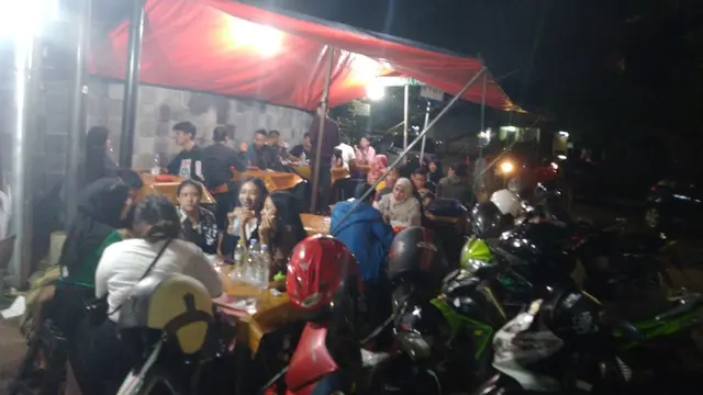 Kuliner Malam Jumat: Rahasia Sate Apjay Tunggal Bertahan di Tengah ...