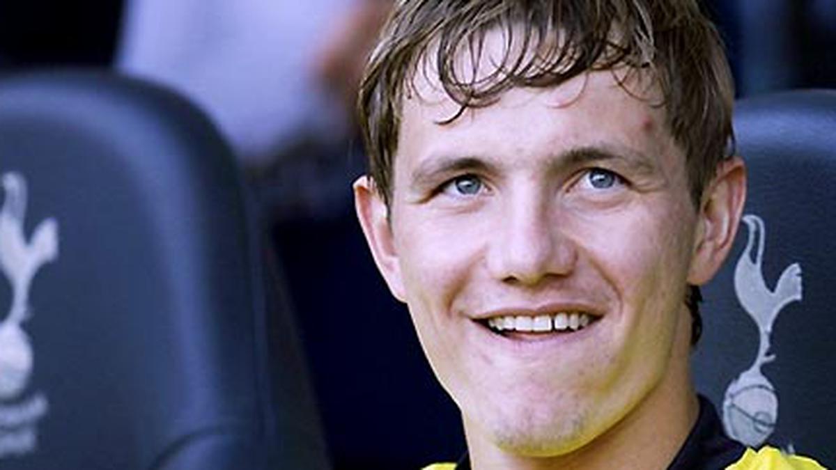 Lampu Kuning untuk Pavlyuchenko - Bola Liputan6.com