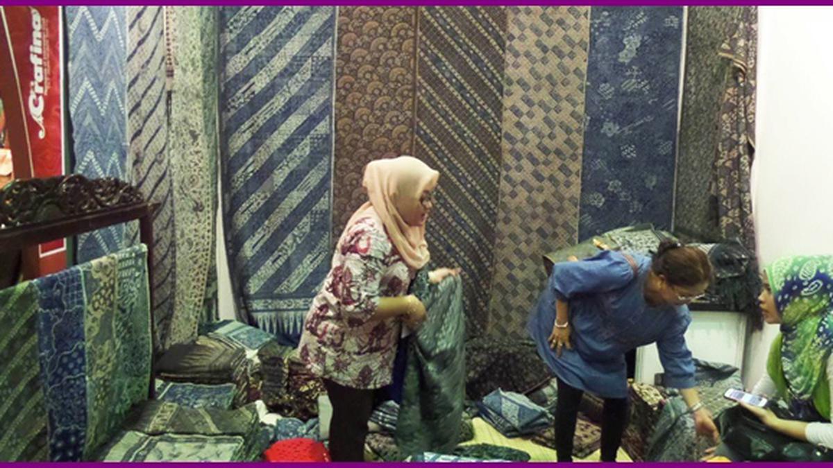 Uniknya Tenun Gedog, Kain Asli Tuban - Fashion Fimela.com